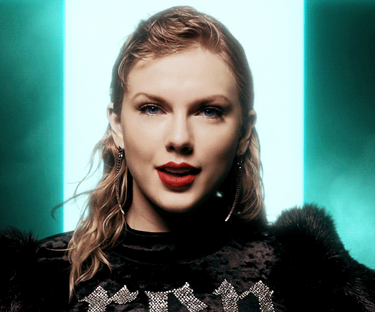 Daily Swift Gifs