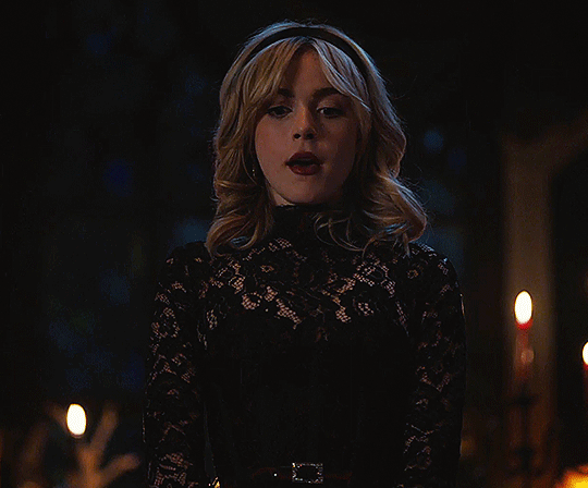 Emzies Kiernan Shipka As Sabrina Spellman Riverdale